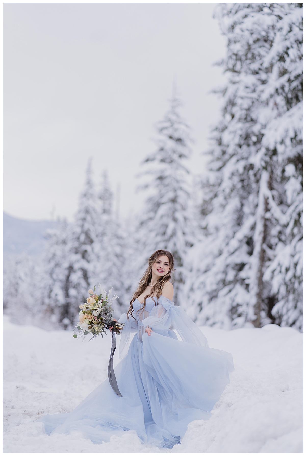 Winter bride in Canada - Amber&Muse